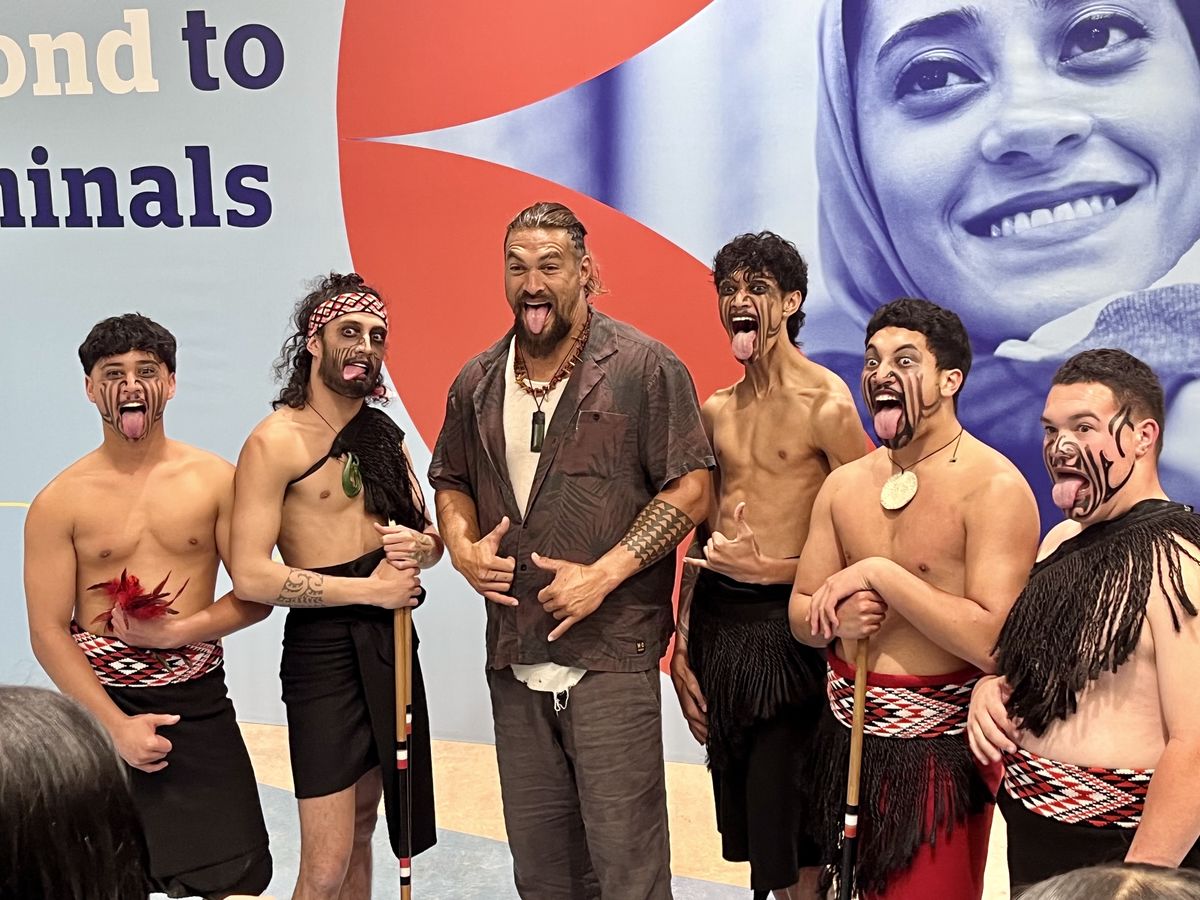 Jason Momoa arrives in to Auckland, NZ & is greeted with a pōwhiri ...