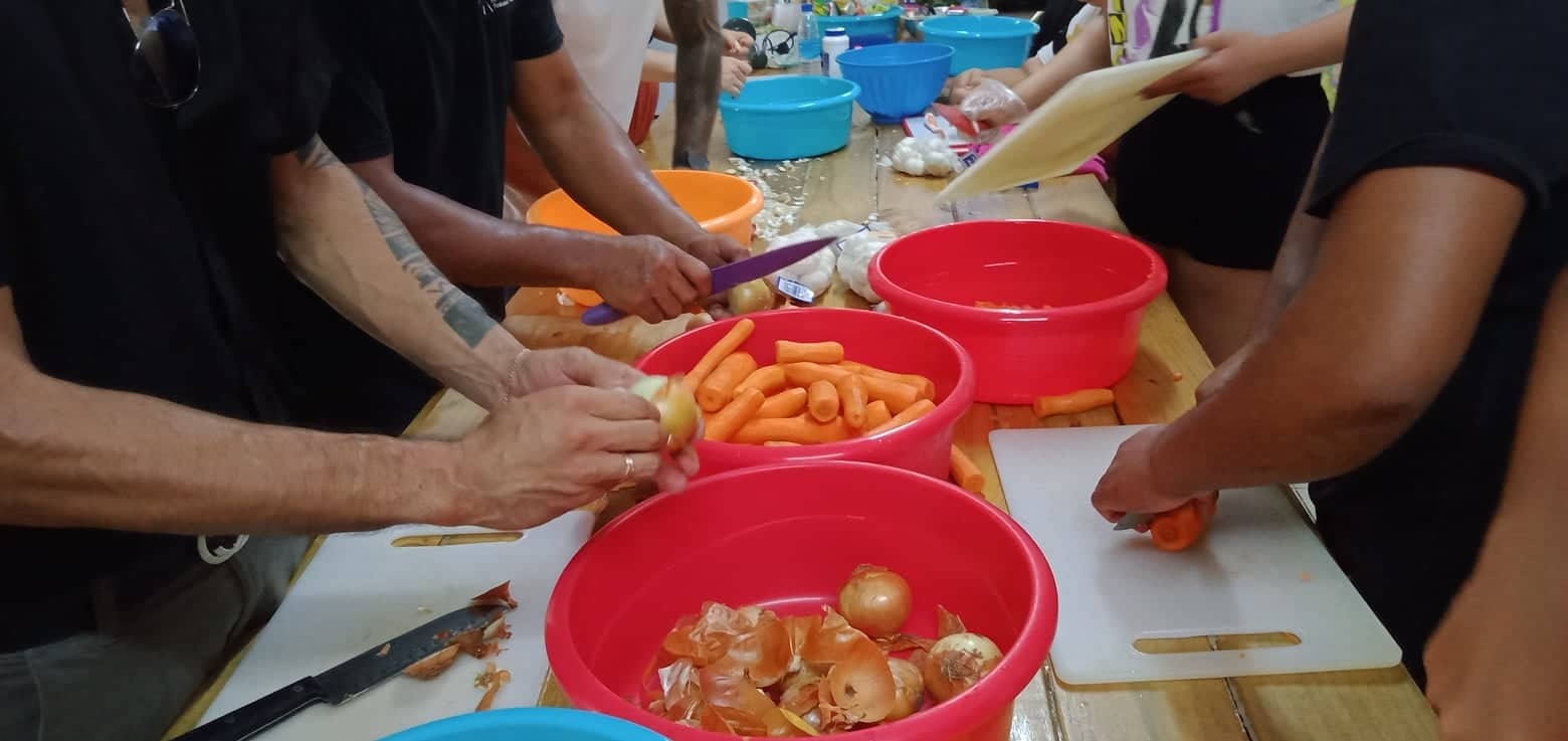Samoa measles crisis: Helping Hands volunteers feeding families ...