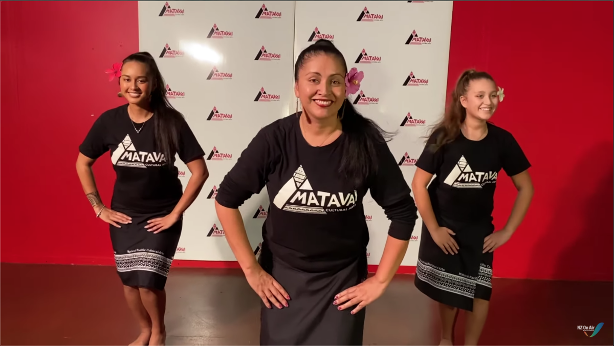 Manumea Dance Tutorial with MaryJane, Moemoana & Moeatalagi Schwenke ...